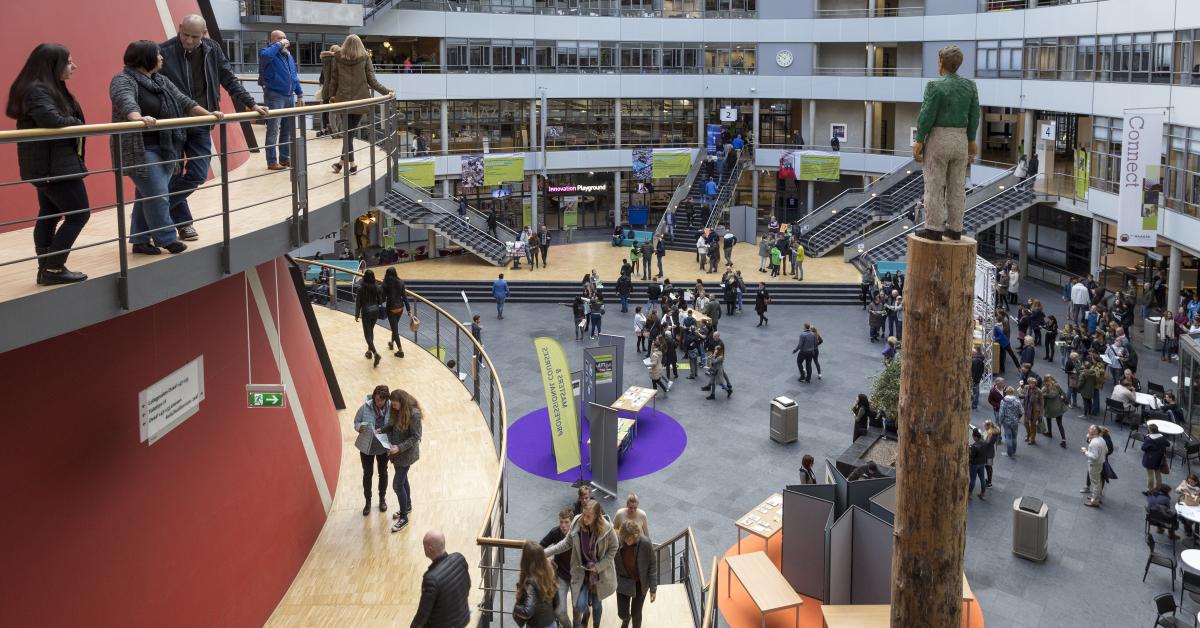 Registration and enrolment | The Hague University of Applied Sciences